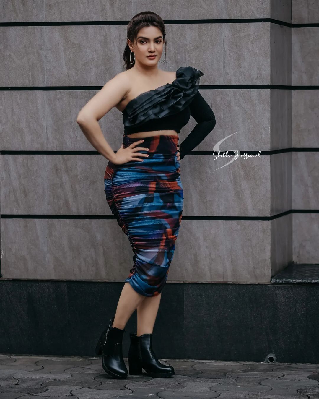 Actress Honey Rose New Bold And Stylish Look In Modern Outfit Trending ...
