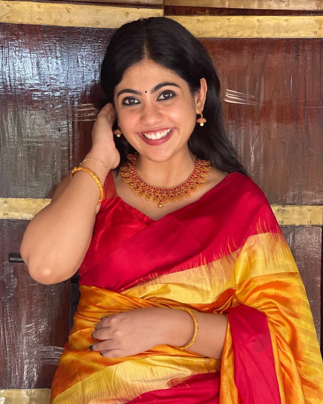 Actress Model Nayana Elza's Stunning Look in Saree Made Wow Among Fans ...