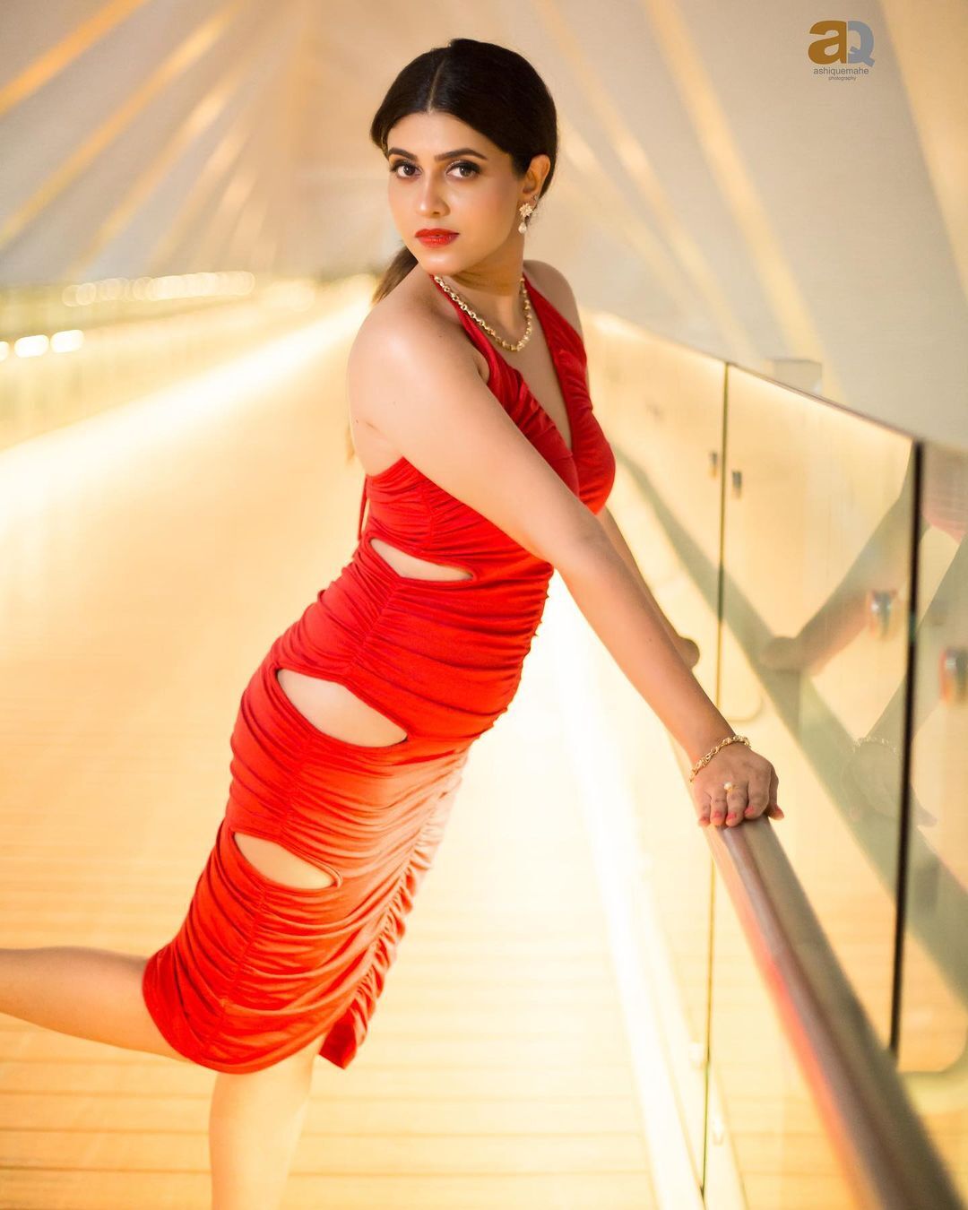 Actress-Model Resna Pavithran's Glamorous akeover in Red Outfit Made Wo Among Fans | Resna ...