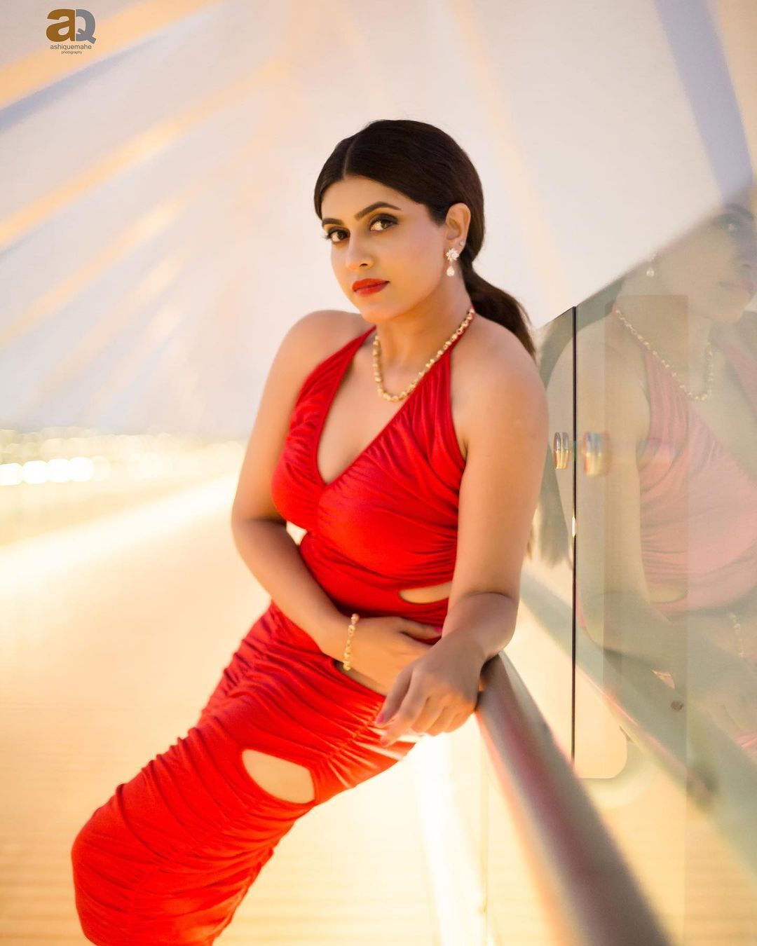 Actress-Model Resna Pavithran's Glamorous akeover in Red Outfit Made Wo Among Fans | Resna ...