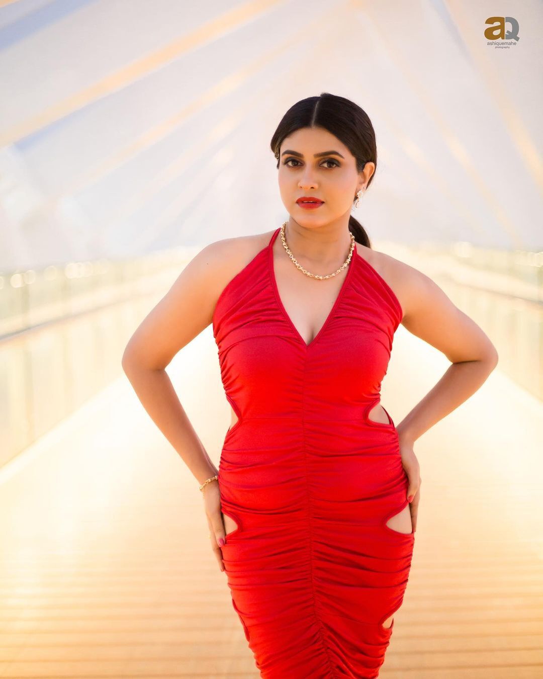 Actress-Model Resna Pavithran's Glamorous akeover in Red Outfit Made Wo Among Fans | Resna ...