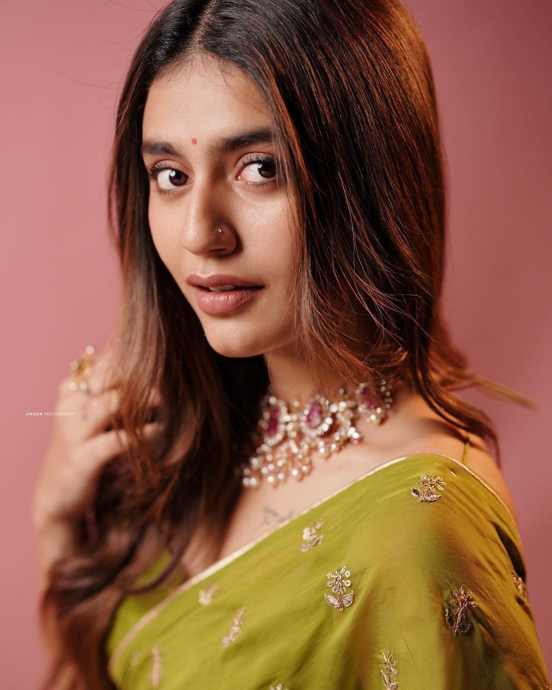 Actress Priya Prakash Varrier New Stunning And Elegant Look In Green ...