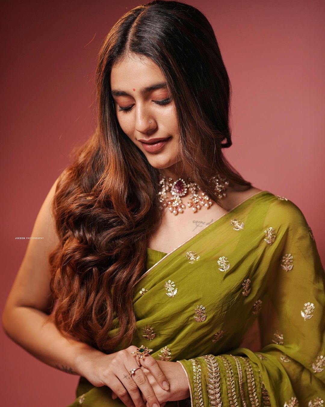 Actress Priya Prakash Varrier New Stunning And Elegant Look In Green ...