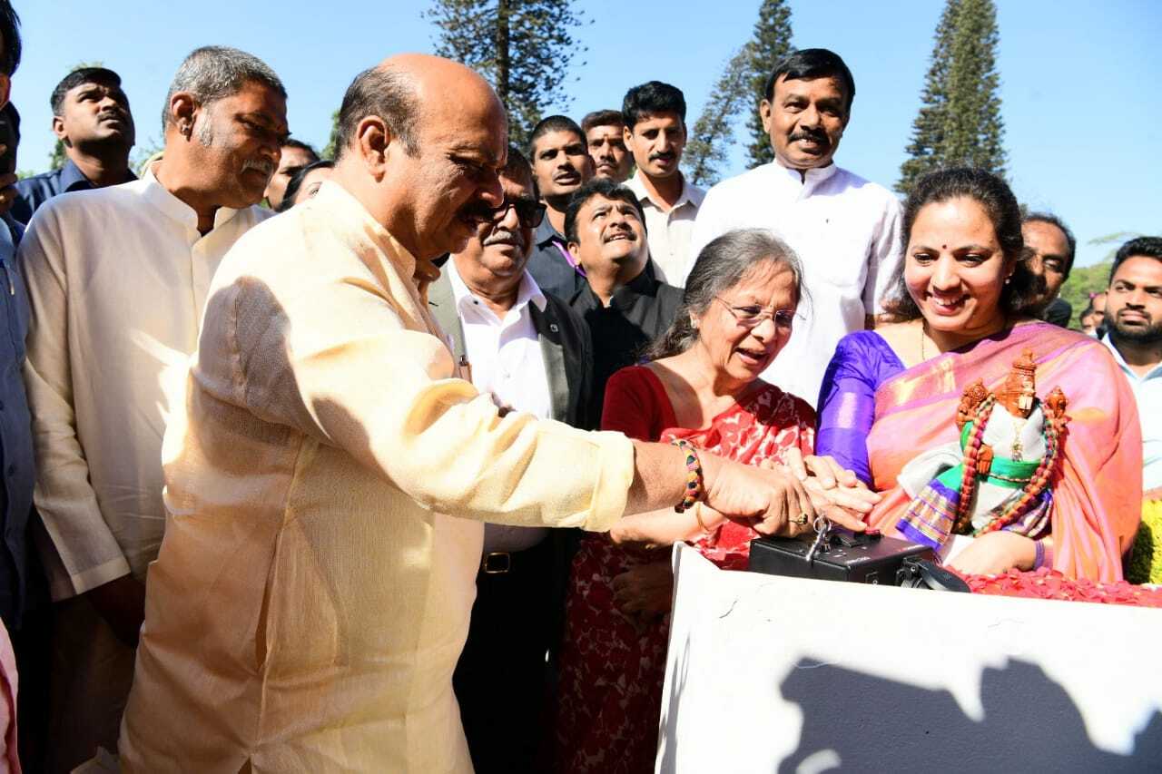 ವಿಧಾನಸೌಧದ ಆವರಣದಲ್ಲಿ ಕೆ.ಸಿ ರೆಡ್ಡಿ ಅವರ ಕಂಚಿನ ಪ್ರತಿಮೆಯನ್ನು ಅನಾವರಣಗೊಳಿಸಿದ ...