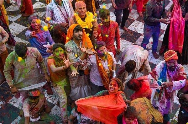 Laddu Holi Celebration In Radha Rani Temple In Barsana; See Photos ...