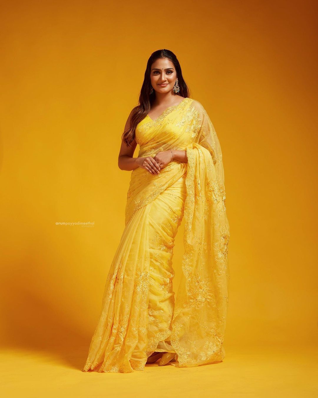 Mollywood Actress Aditi Ravi's Stunning Makeover in Yellow Saree Goes ...