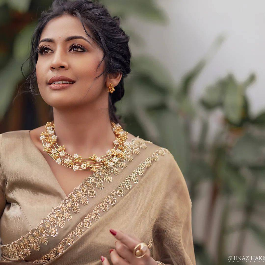 Mollywood Actress Navya Nair's Stylish Photoshoot Goes Viral on Social Media | Navya Nair: പാ ...