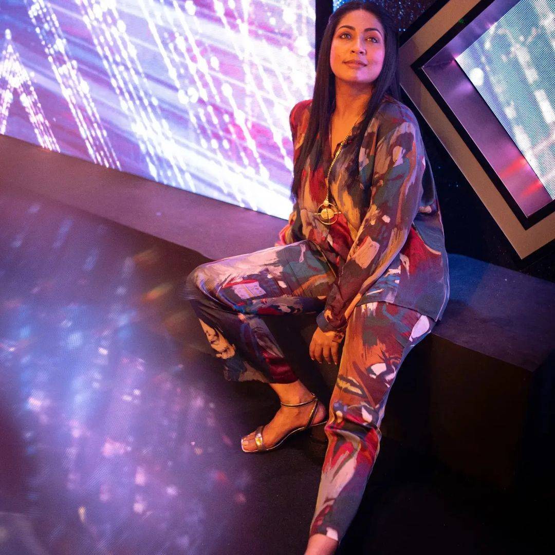 Mollywood Actress Navya Nair's Stylish Photoshoot Goes Viral on Social Media | Navya Nair: പാ ...