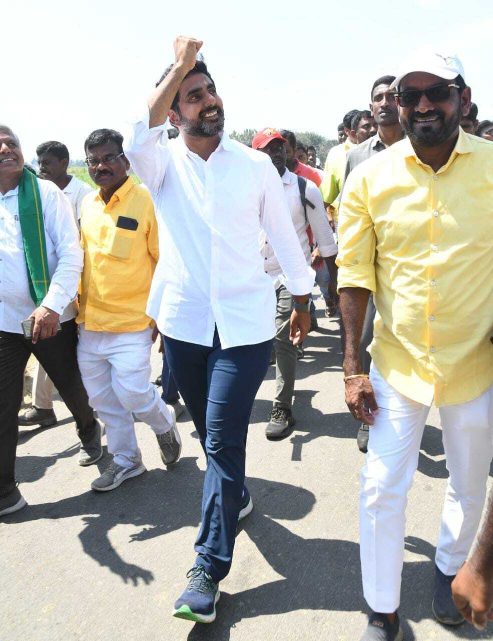 Nara lokesh:అభిమాన తరంగాలే ఆశీర్వాదాలు..! | TDP leader Nara Lokesh padayatra Yuvagalam-Have a ...