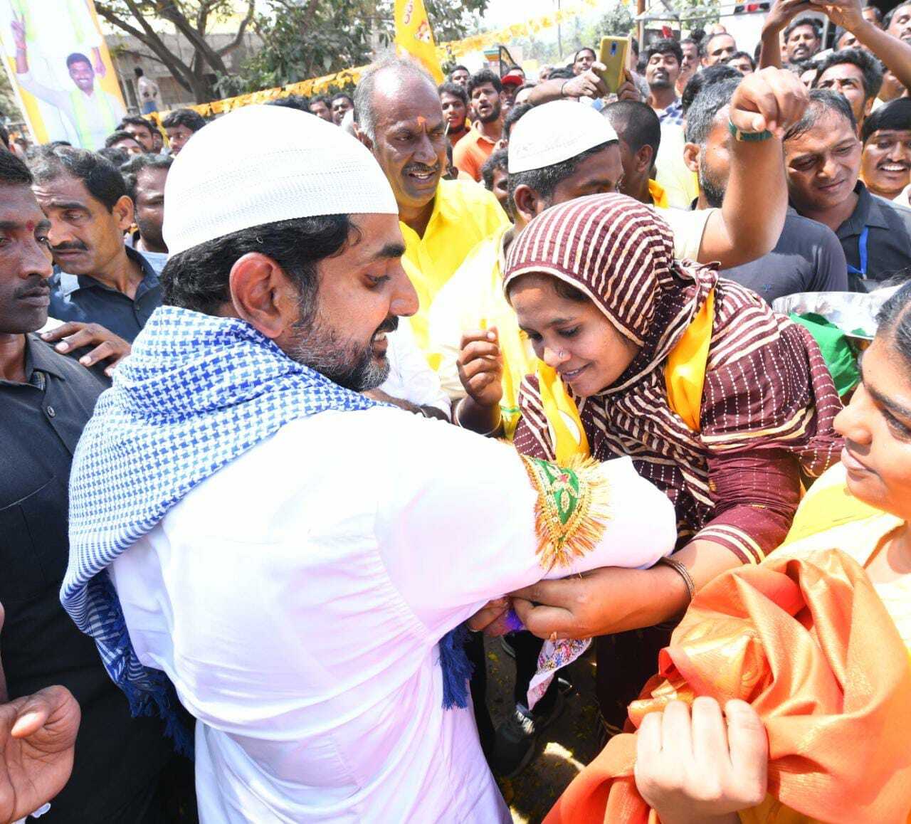 Nara lokesh:అభిమాన తరంగాలే ఆశీర్వాదాలు..! | TDP leader Nara Lokesh padayatra Yuvagalam-Have a ...