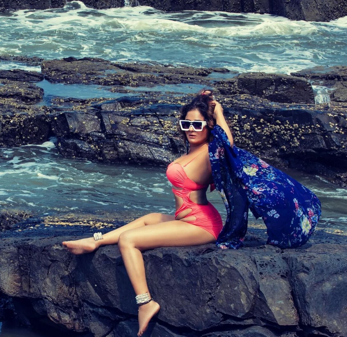 PHOTOS : அழகிய சிலையே.. சுண்டியிழுக்கும் கிரணின் லேட்டஸ்ட் போட்டோஸ்.. | stunning recent pics of ...