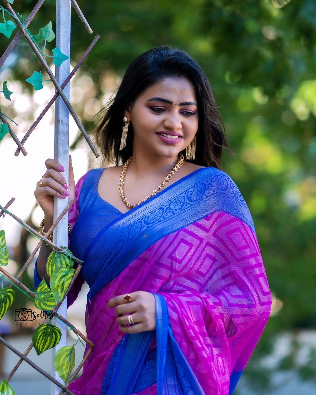 PHOTOS : சேலை கட்டும் பெண்ணுக்கொரு வாசம் உண்டு.. கிறங்கடிக்கும் ஷாலு ஷம்மு.. ஏங்கவைக்கும் பிக்ஸ் ...