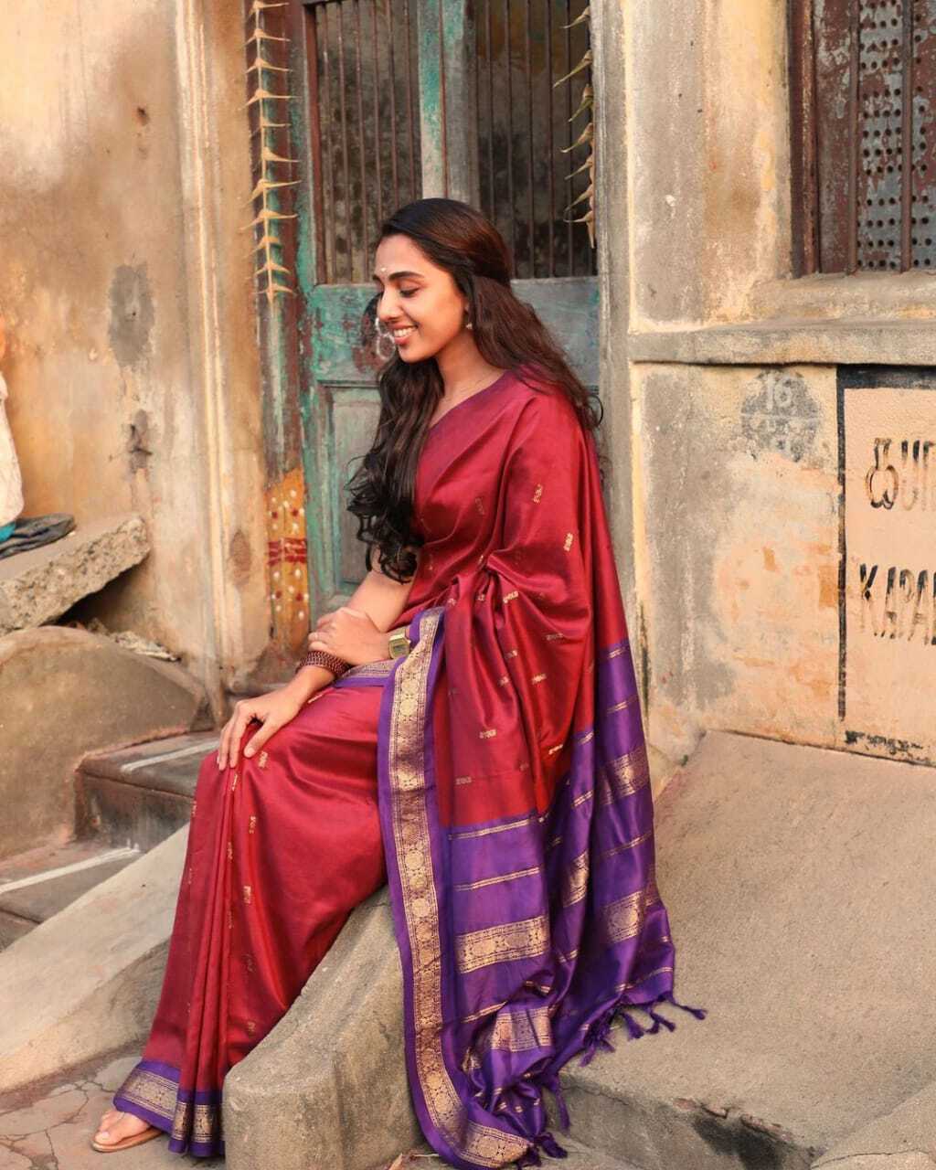 photos : சாக்லேட் சிலையாக ரசிகர்களை உறைய வைத்த தரணி சுரேஷ்குமார் ...