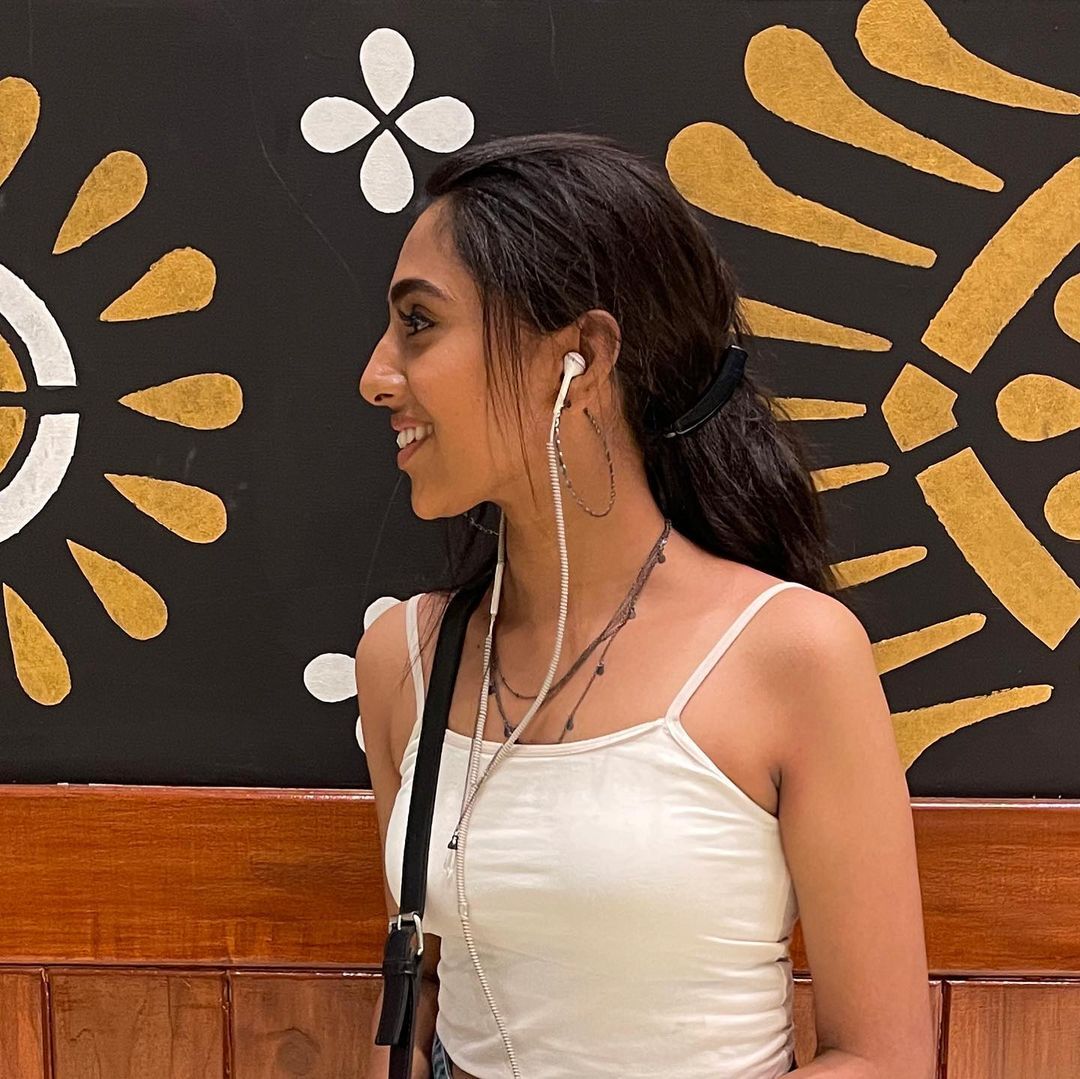 photos : சாக்லேட் சிலையாக ரசிகர்களை உறைய வைத்த தரணி சுரேஷ்குமார் ...