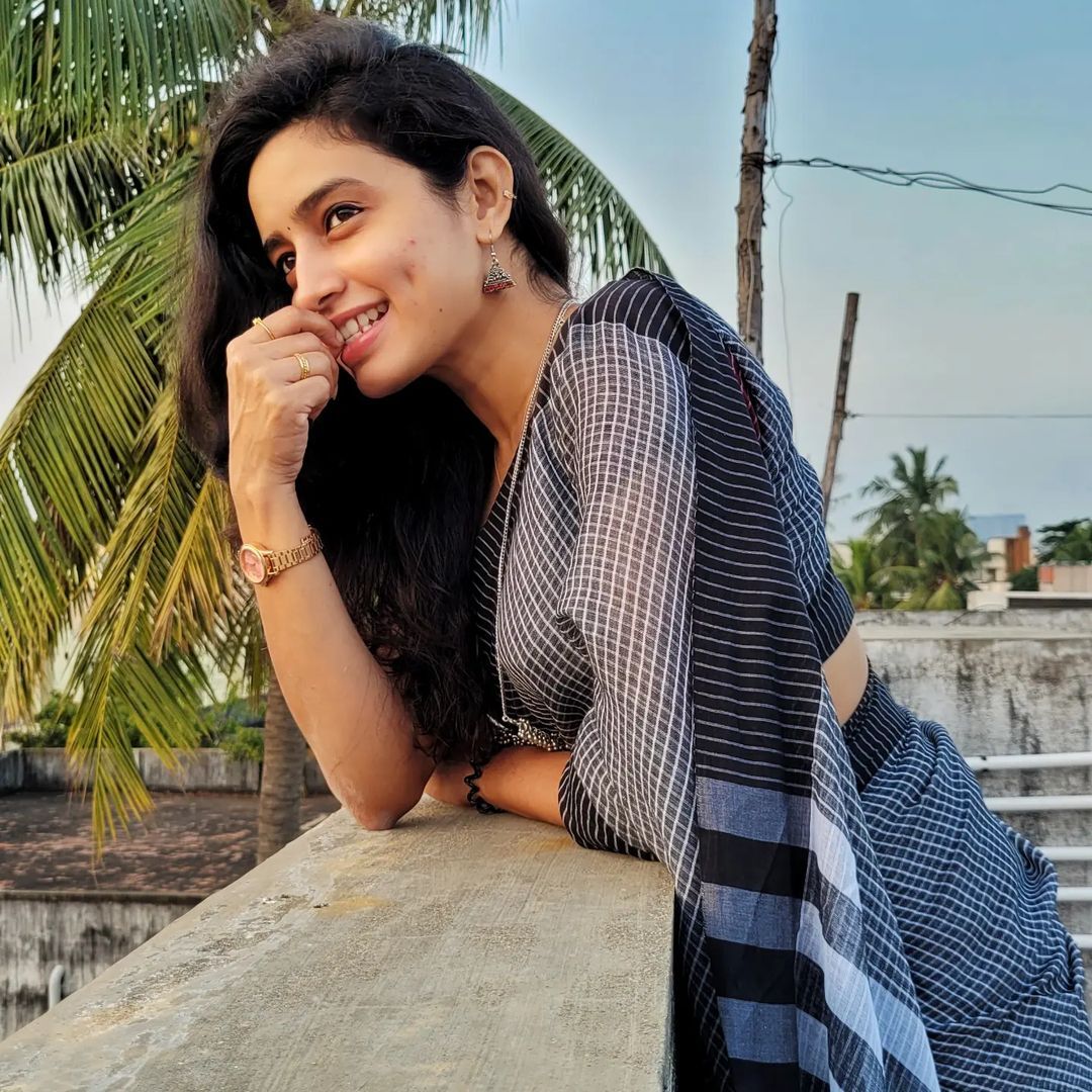 photos : விஜய் டிவி மலர் டீச்சரா இவங்க.. நடிகை சங்கீதாவின் க்யூட்டான போட்டோஸ் இதோ! | actress vj ...