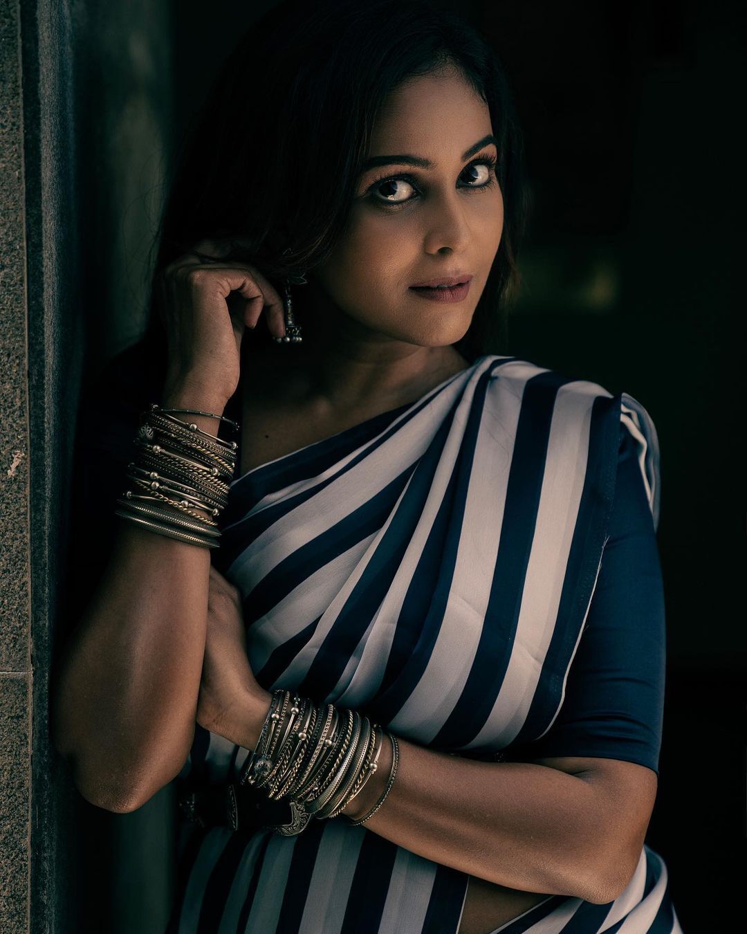 photos : வரிக்குதிரை புடவையில் அம்சமாக ஜொலிக்கும் சாந்தினி.. கலக்கலான ...