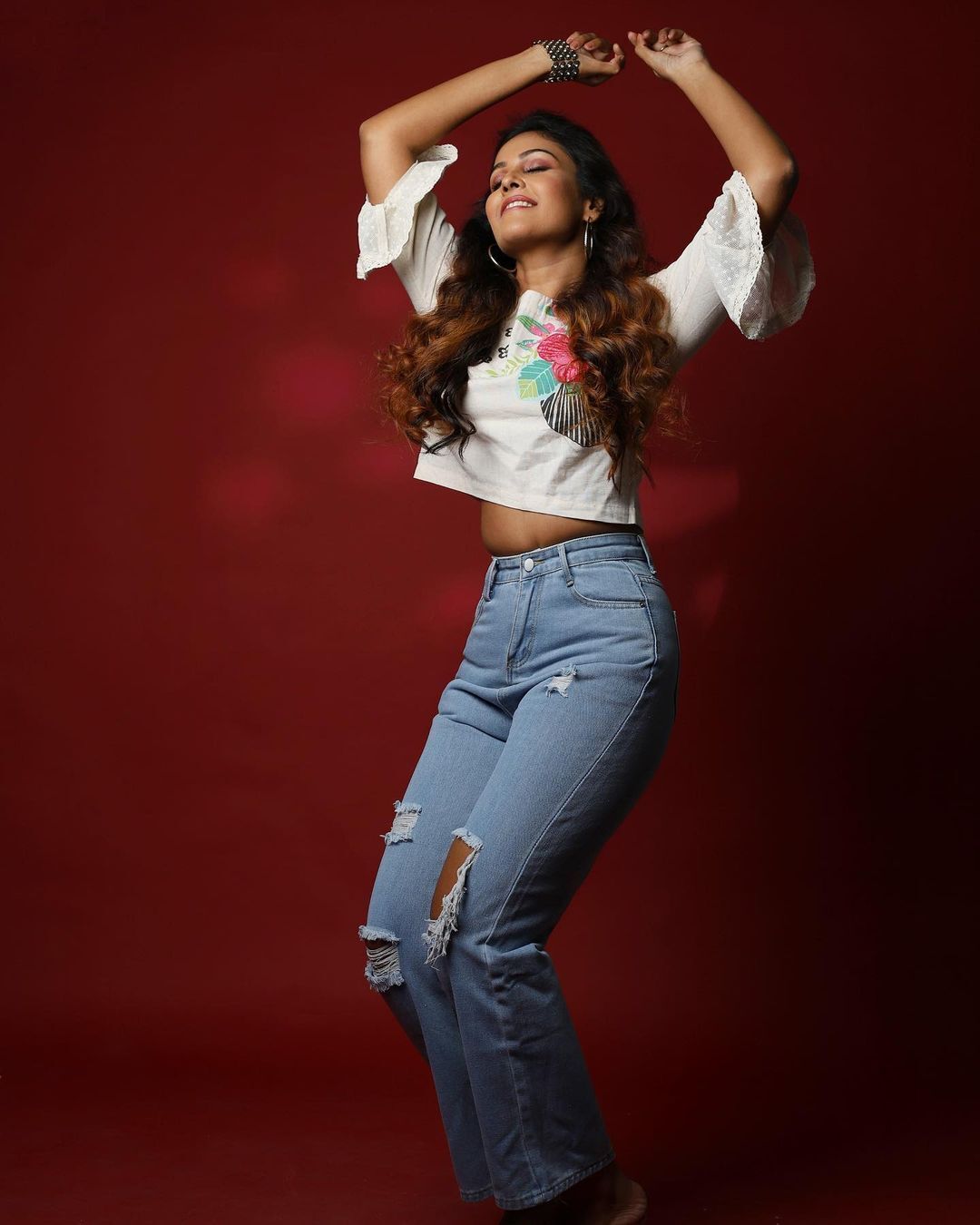 photos : வரிக்குதிரை புடவையில் அம்சமாக ஜொலிக்கும் சாந்தினி.. கலக்கலான ...