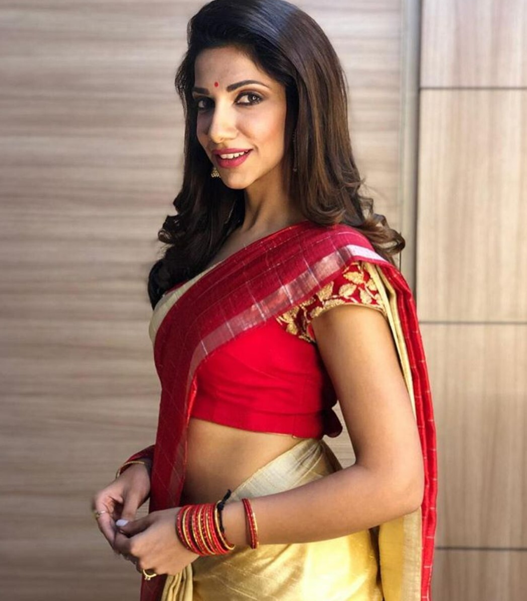 PHOTOS : சேலையில் சொக்கவைக்கும் அழகு.. தொகுப்பாளினி பாவனாவின் கலக்கல் ...