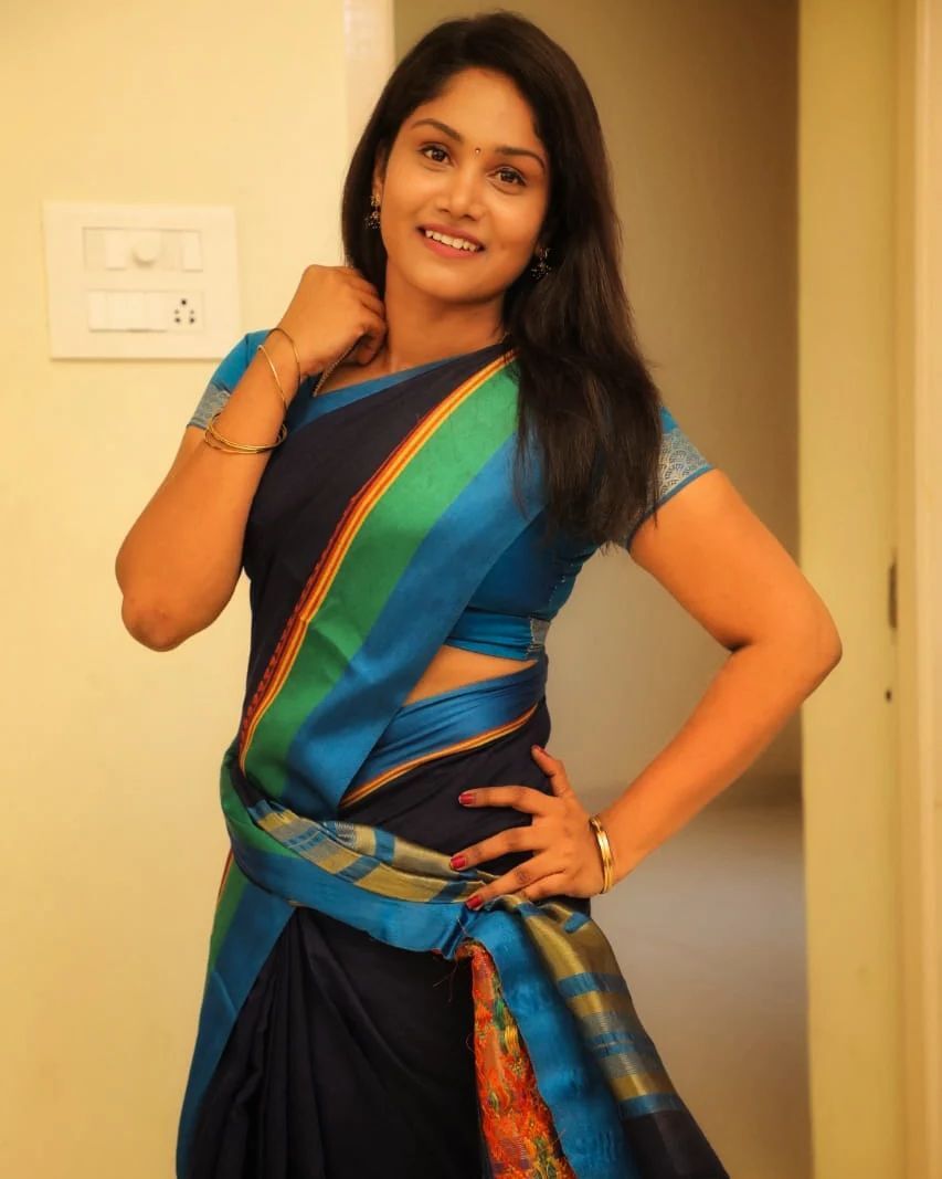 PHOTOS : ரோஜாவை தாலாட்டும் தென்றல்.. விஜய் டிவி ரோஜா ஸ்ரீயின் கலக்கல் போட்டோஸ்.. | vijay tv roja ...