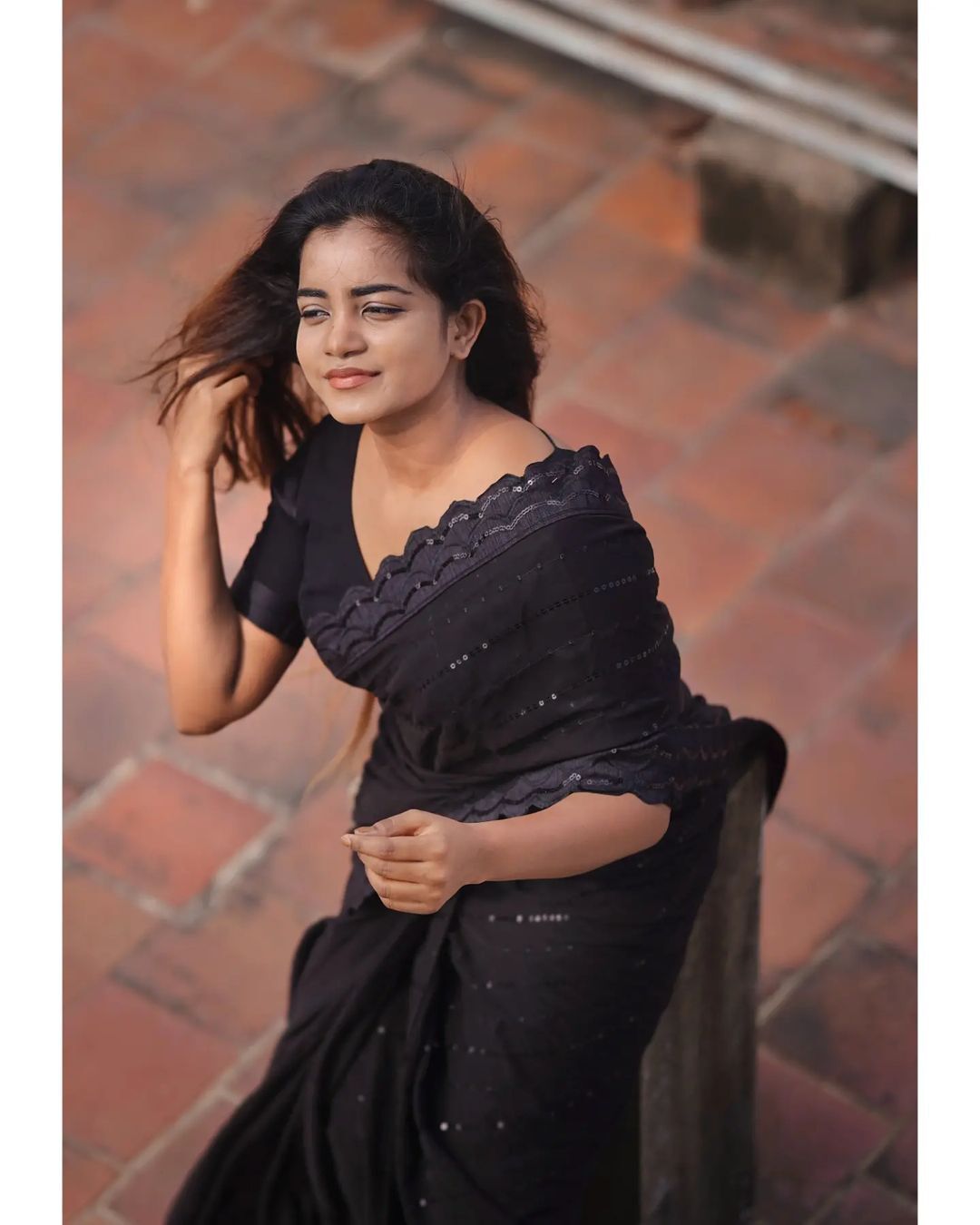 photos : ப்பா.. கொள்ளையடிக்கும் அழகில் மாடல் அழகி யுவஸ்ரீ ராஜேந்திரன் ...