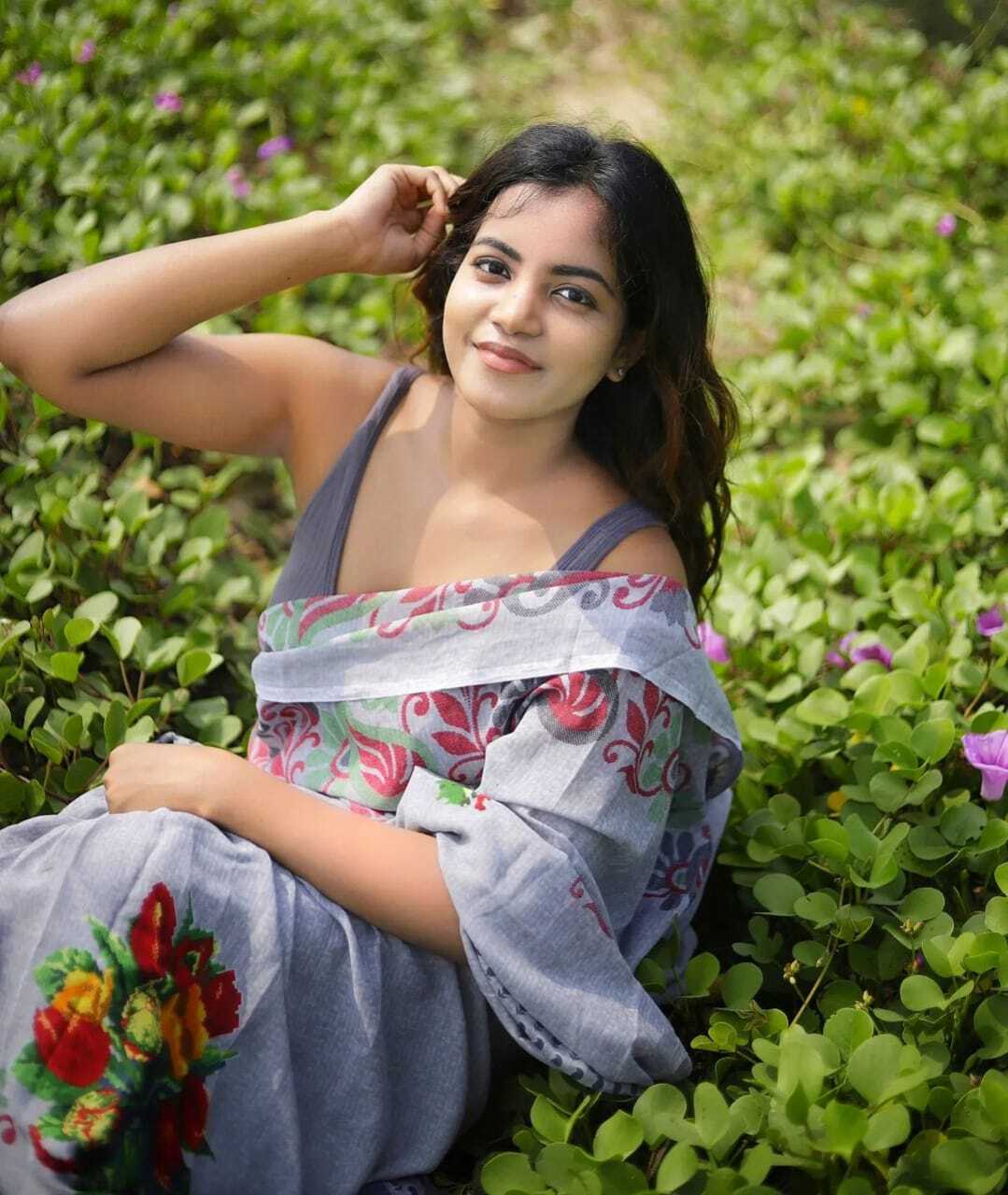 photos : ப்பா.. கொள்ளையடிக்கும் அழகில் மாடல் அழகி யுவஸ்ரீ ராஜேந்திரன் ...