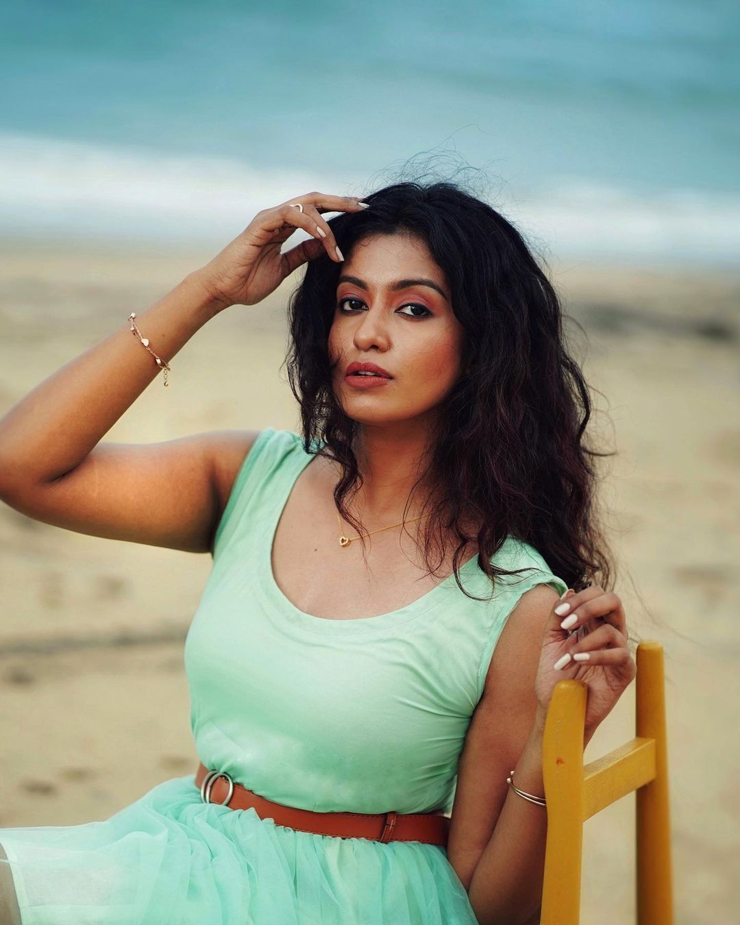 PHOTOS : குலுக்கி வச்ச கோகோ கோலா போல.. சீரியல் நடிகை ரோஷ்னியின் ...