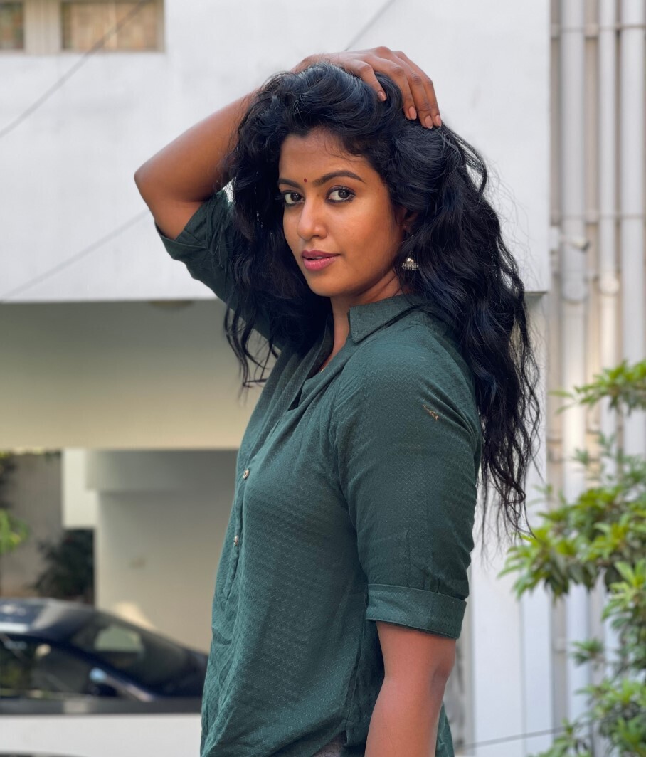 PHOTOS : குலுக்கி வச்ச கோகோ கோலா போல.. சீரியல் நடிகை ரோஷ்னியின் போட்டோஸ்.. | serial actress ...