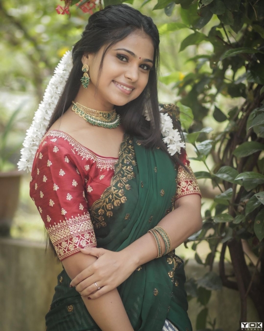photos : நடிகர் லிவிங்க்ஸ்டன் பொண்ணா இவங்க.. அழகில் ரசிகர்களை கவர்ந்த ...