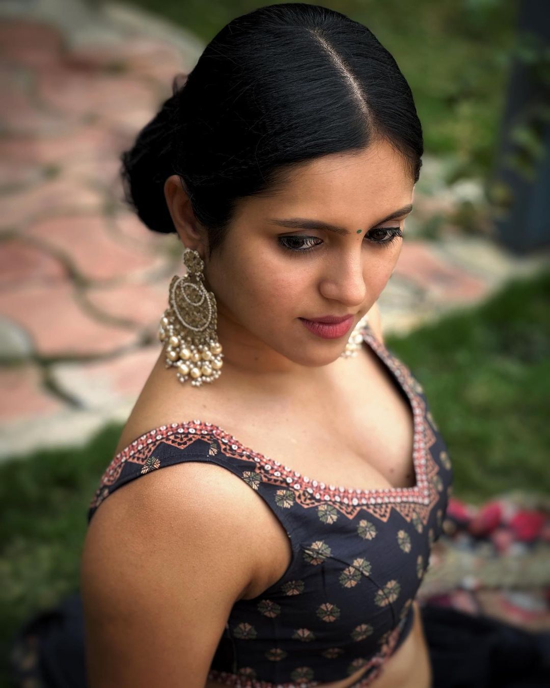 photos : டாப் ஆங்கிளில் மனதை மயக்கும் லியோனிலா ஸ்வேதா.. கலக்கலான பிக்ஸ் இதோ! | actress leonilla ...