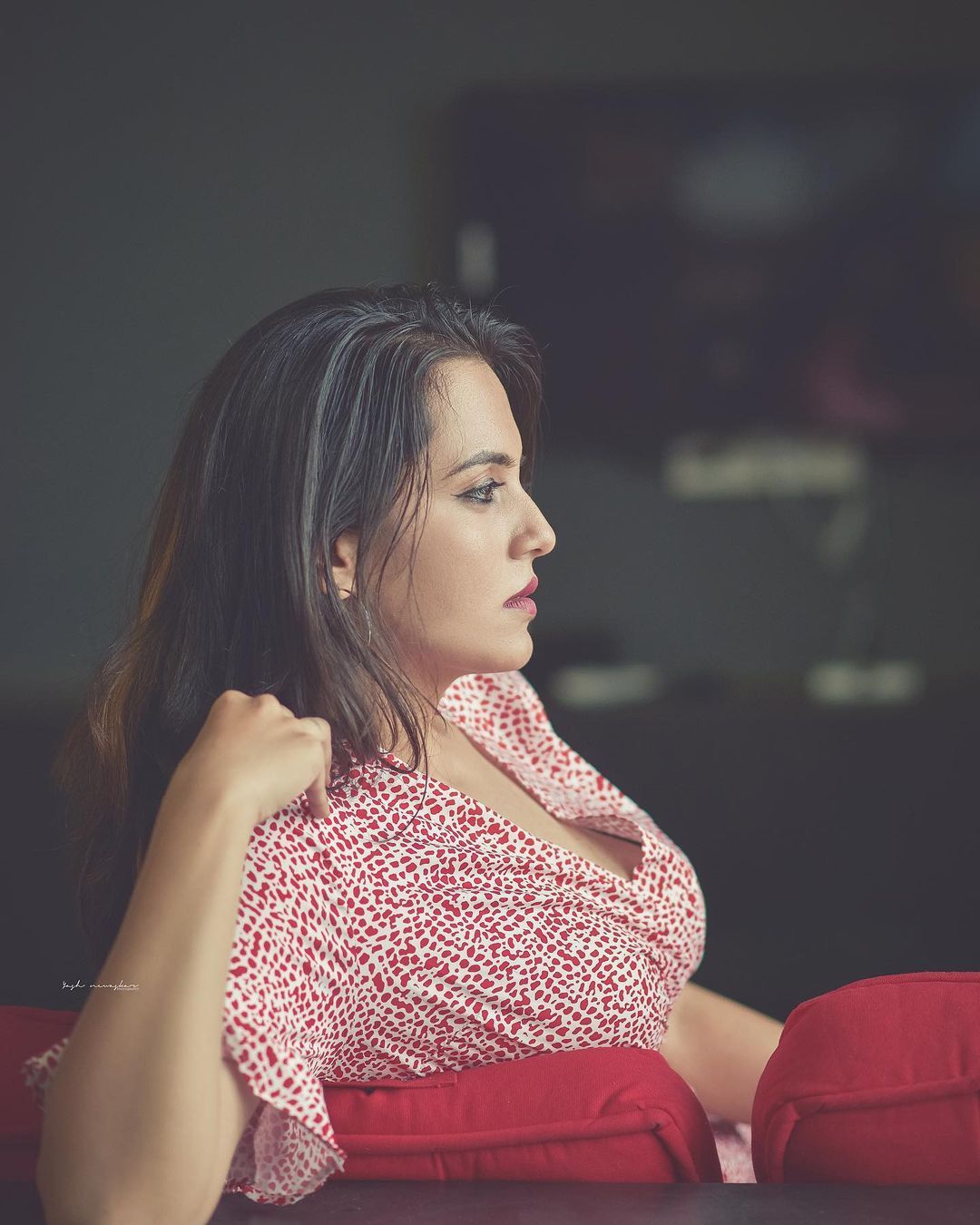 photos : டாப் ஆங்கிளில் தெறிக்கவிடும் அழகு.. நடிகை ரிது நாதனியின் வேற லெவல் போட்டோஷூட்! | model ...