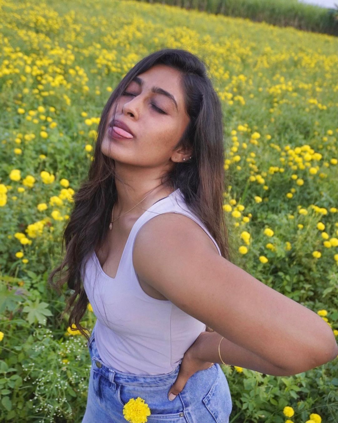 photos : வசீகரிக்கும் பார்வையால் கவர்ந்திழுக்கும் சுருதி பெரியசாமி ...