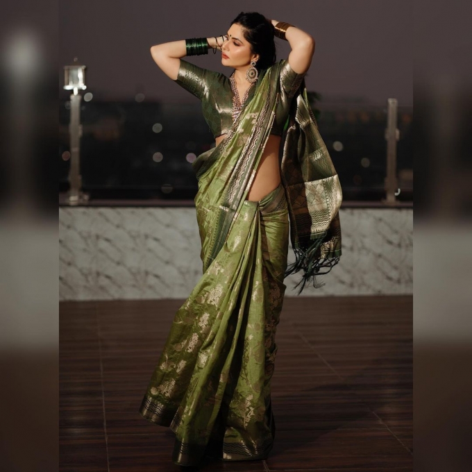 photos : புடவையில் வசீகரிக்கும் அழகு.. நடிகை ஆபா பாலின் ஸ்டன்னிங் ...