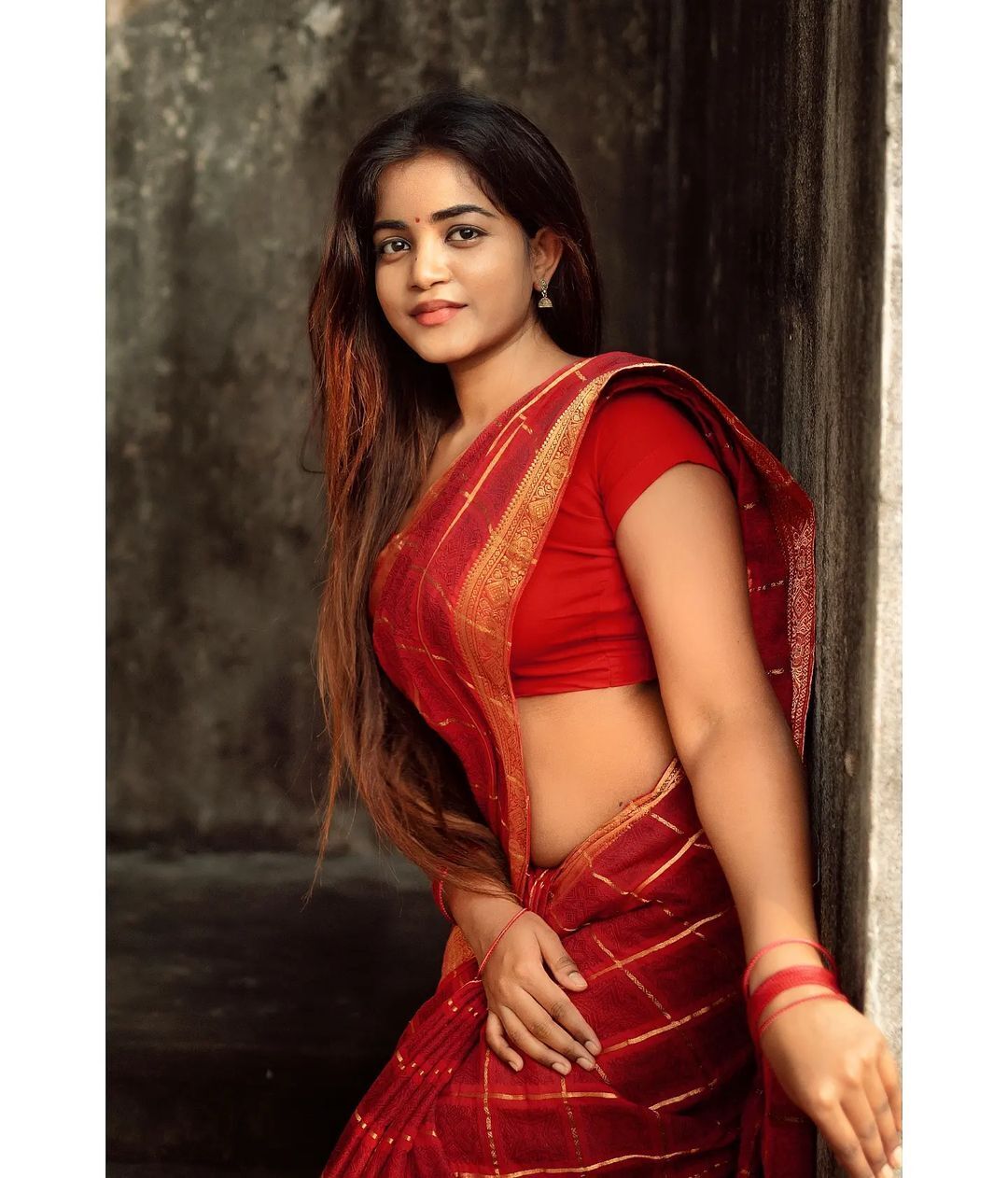 PHOTOS : சேலையில் சொக்கவைக்கும்.. மாடல் யுவஸ்ரீ ராஜேந்திரனின் அசத்தல் ...