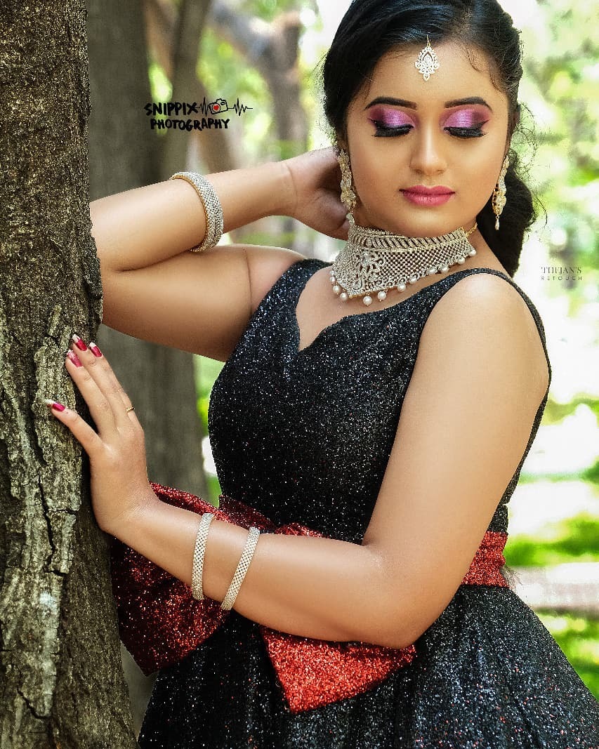 photos : க்யூட்டான ஸ்மைல போட்டு சாட்சிட்டாளே! நடிகை அக்ஷயா கந்தமுதனின் ...