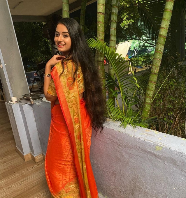 photos : க்யூட்டான ஸ்மைல போட்டு சாட்சிட்டாளே! நடிகை அக்ஷயா கந்தமுதனின் ...