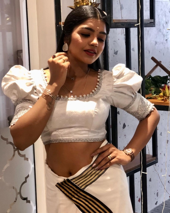 photos : என்டே ஓமனாகுட்டி.. மலையாள பெண்ணாக மரியா சுவேதா ஸ்ரீம்ப்தனின் ...