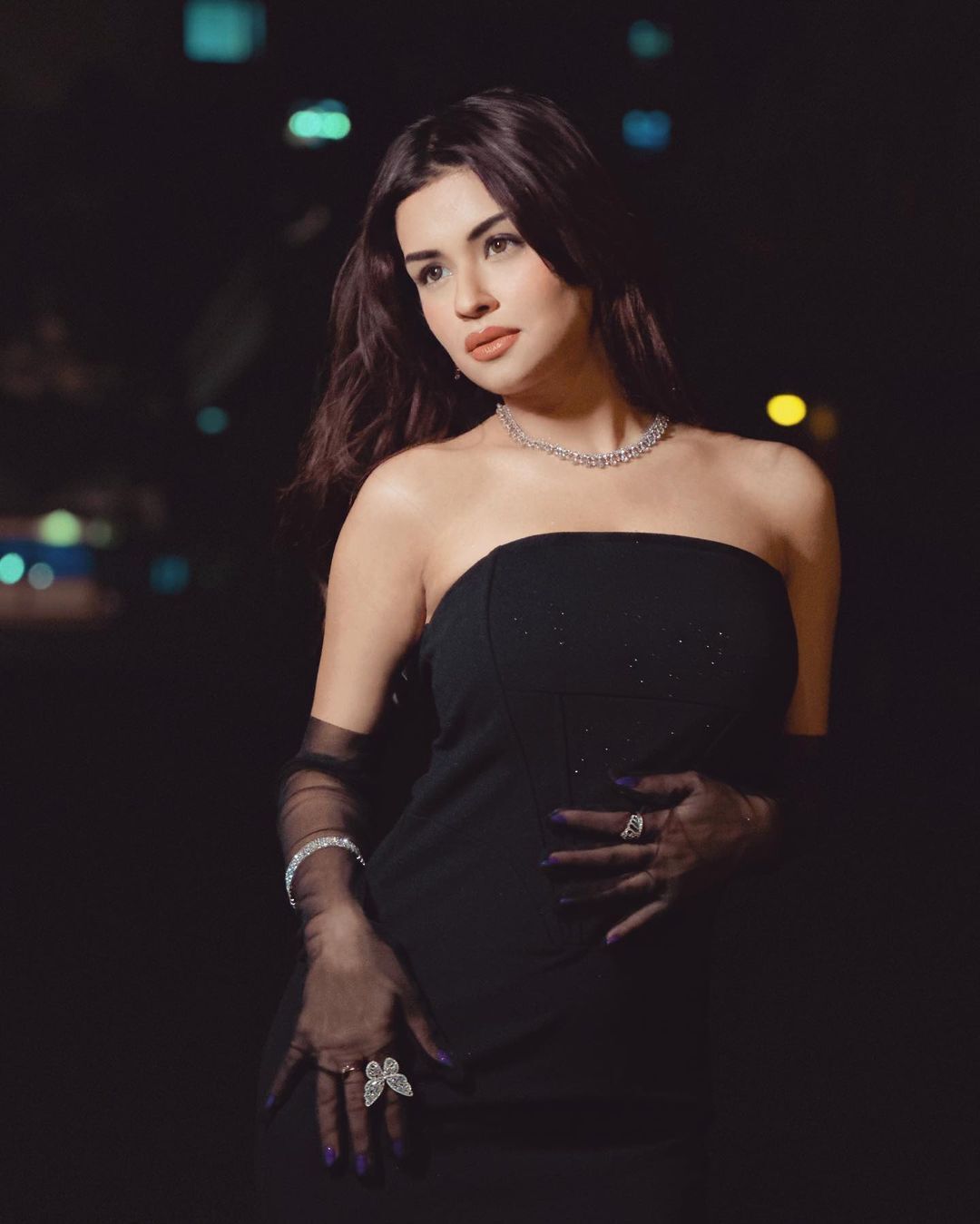 Pics: ब्लैक ऑफ शोल्डर ड्रेस में अवनीत कौर ने इंटरनेट पर मचाई खलबली ...