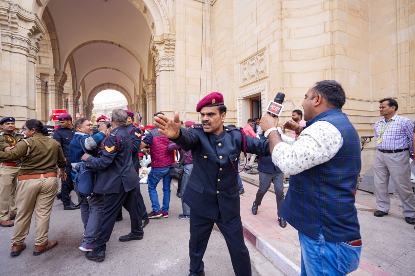 Samajwadi Party Leaders Raise Slogans During The Budget Session Of ...