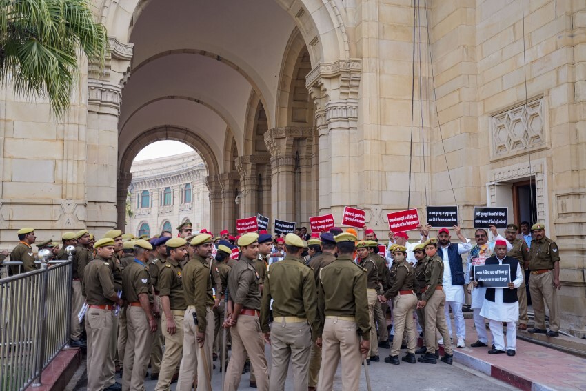 Samajwadi Party Leaders Raise Slogans During The Budget Session Of ...