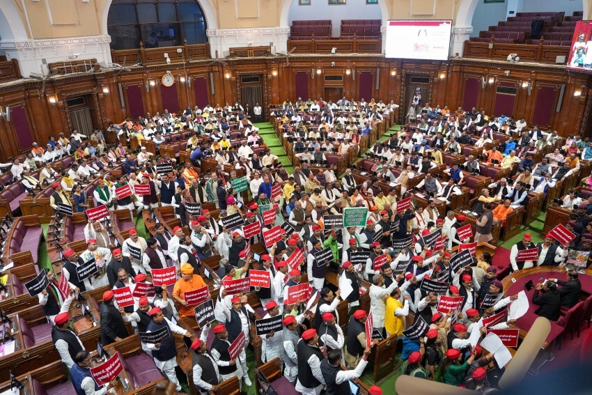 Samajwadi Party Leaders Raise Slogans During The Budget Session Of ...