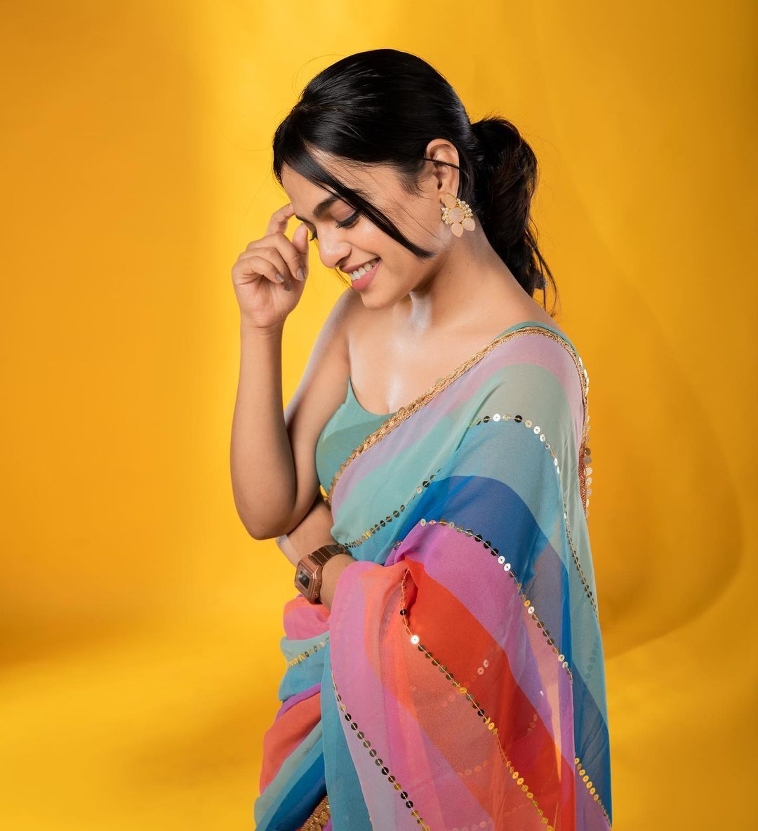 South Actress Gopika Ramesh Stylish Makeover in Colourful Saree Made ...