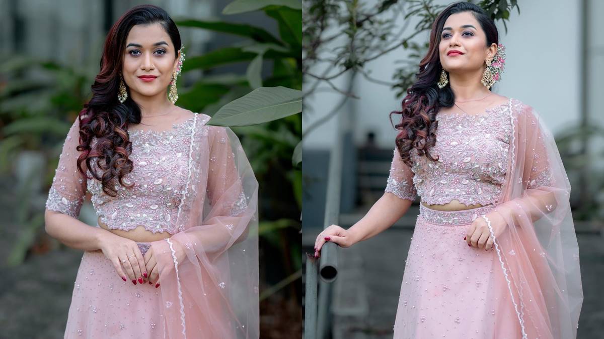TV Actress Parvathy R Krishna's Stunning Makeover in Pink Outfit Goes ...