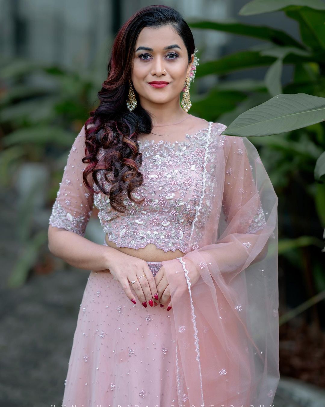 TV Actress Parvathy R Krishna's Stunning Makeover in Pink Outfit Goes ...