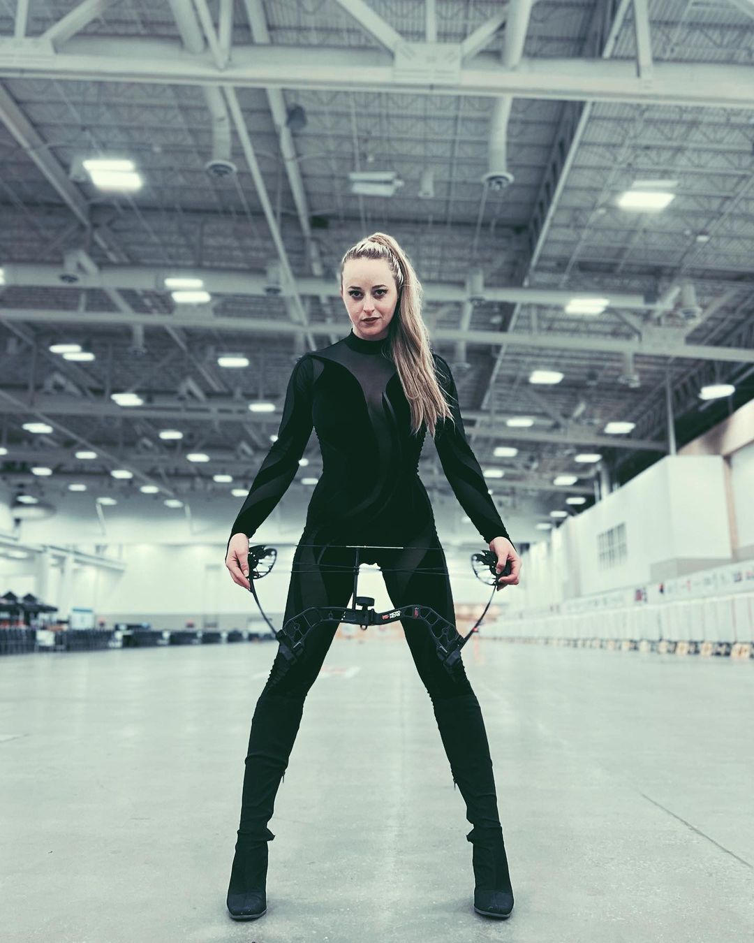 Photos: पैरों से ये लड़की करती है तीरंदाजी, टैलेंट देख खो जाएंगे आप ...