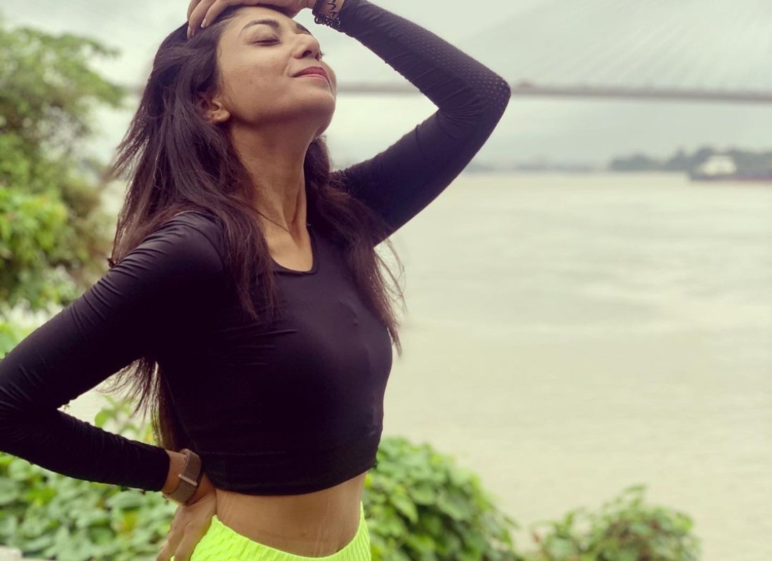 কালো ক্রপ টপে মিষ্টি লাগছে ফিটনেস ফ্রিক দেবলীনাকে, দেখুন ছবি | Actress Devlina kumar wear a ...