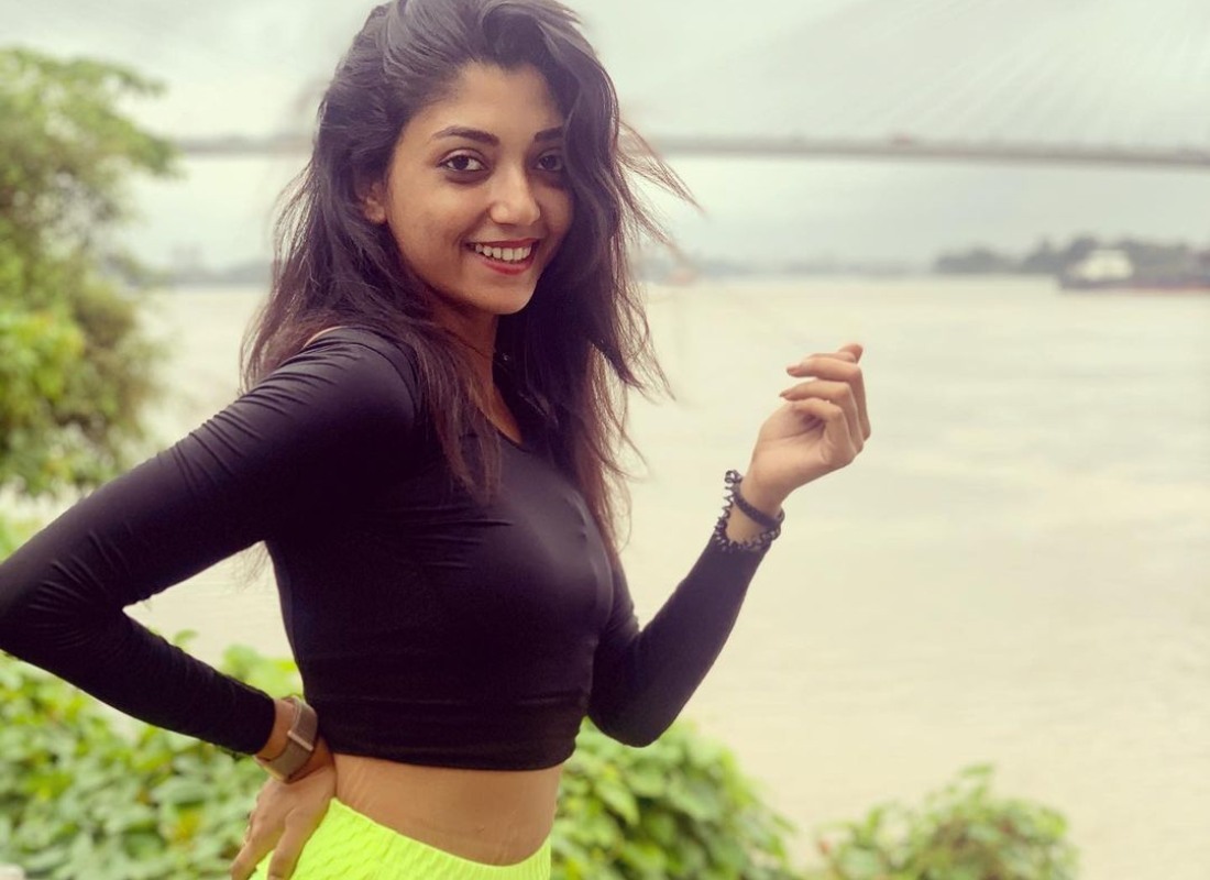 কালো ক্রপ টপে মিষ্টি লাগছে ফিটনেস ফ্রিক দেবলীনাকে, দেখুন ছবি | Actress Devlina kumar wear a ...