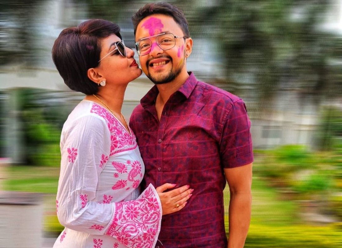 স্বচ্ছ নীল জলে মনোবিকিতে সায়ন্তনী, ভেজা শরীর দেখে অবাক ভক্তরা ...