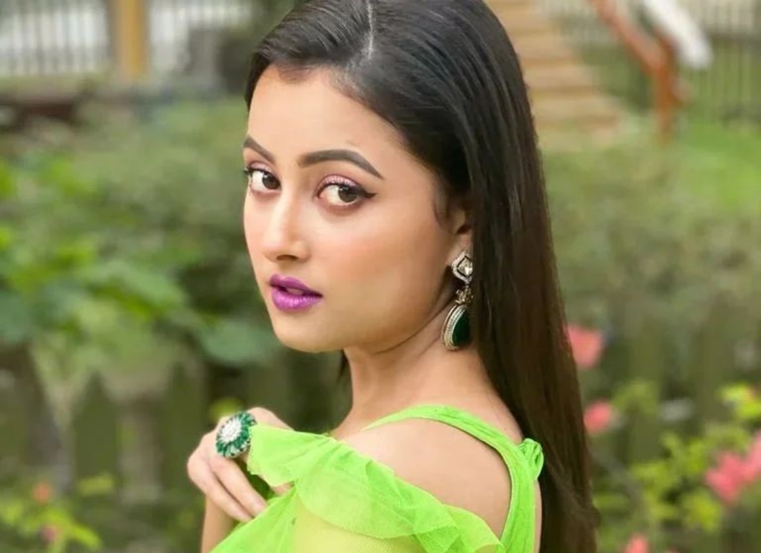 সবুজ শাড়িতে মোহময়ী হয়ে উঠেছেন পর্ণা, দেখুন অভিনেত্রী পল্লবীর ছবি ...