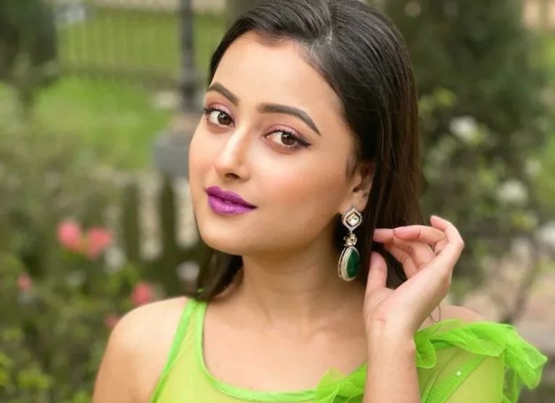 সবুজ শাড়িতে মোহময়ী হয়ে উঠেছেন পর্ণা, দেখুন অভিনেত্রী পল্লবীর ছবি ...