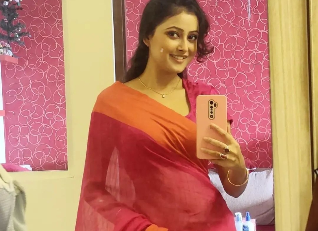 সবুজ শাড়িতে মোহময়ী হয়ে উঠেছেন পর্ণা, দেখুন অভিনেত্রী পল্লবীর ছবি ...